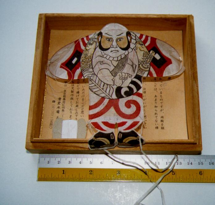 Yakko-Tako (14cm x 13cm) is one of the most popular kite in Japan.